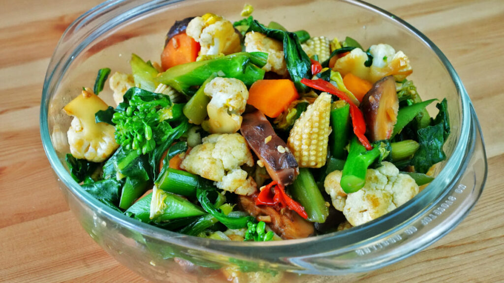 Sauté de légumes thaïlandais : une recette thaï authentique rapide et ...